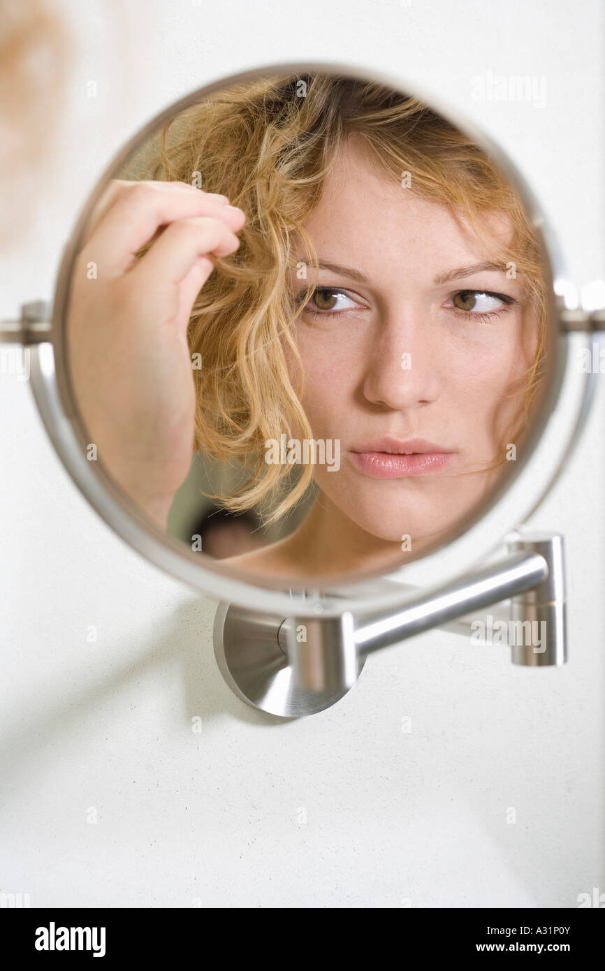 Mirror 21 hi-res stock photography and images - Alamy