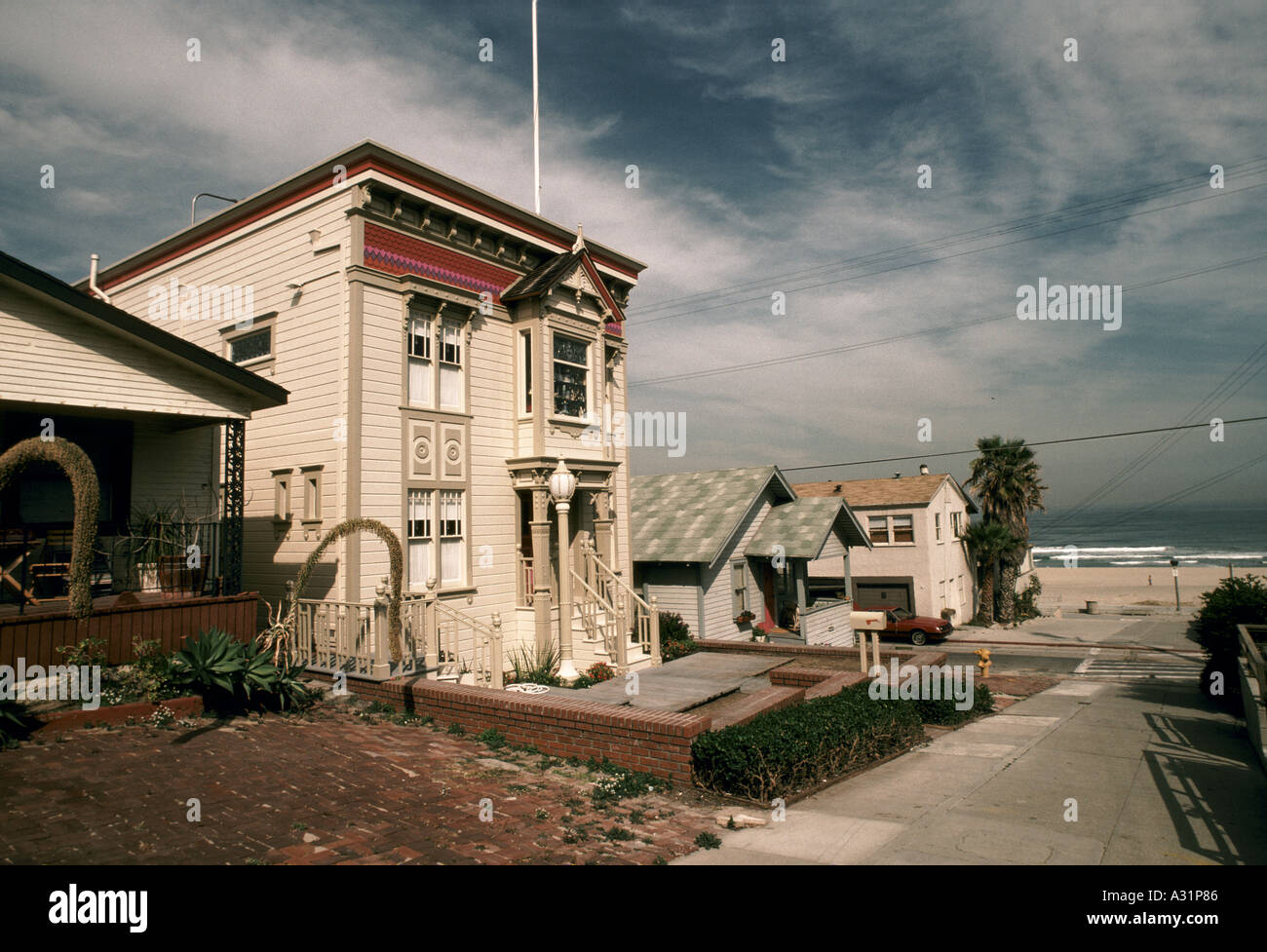 Pavement fronted homes hi-res stock photography and images - Alamy