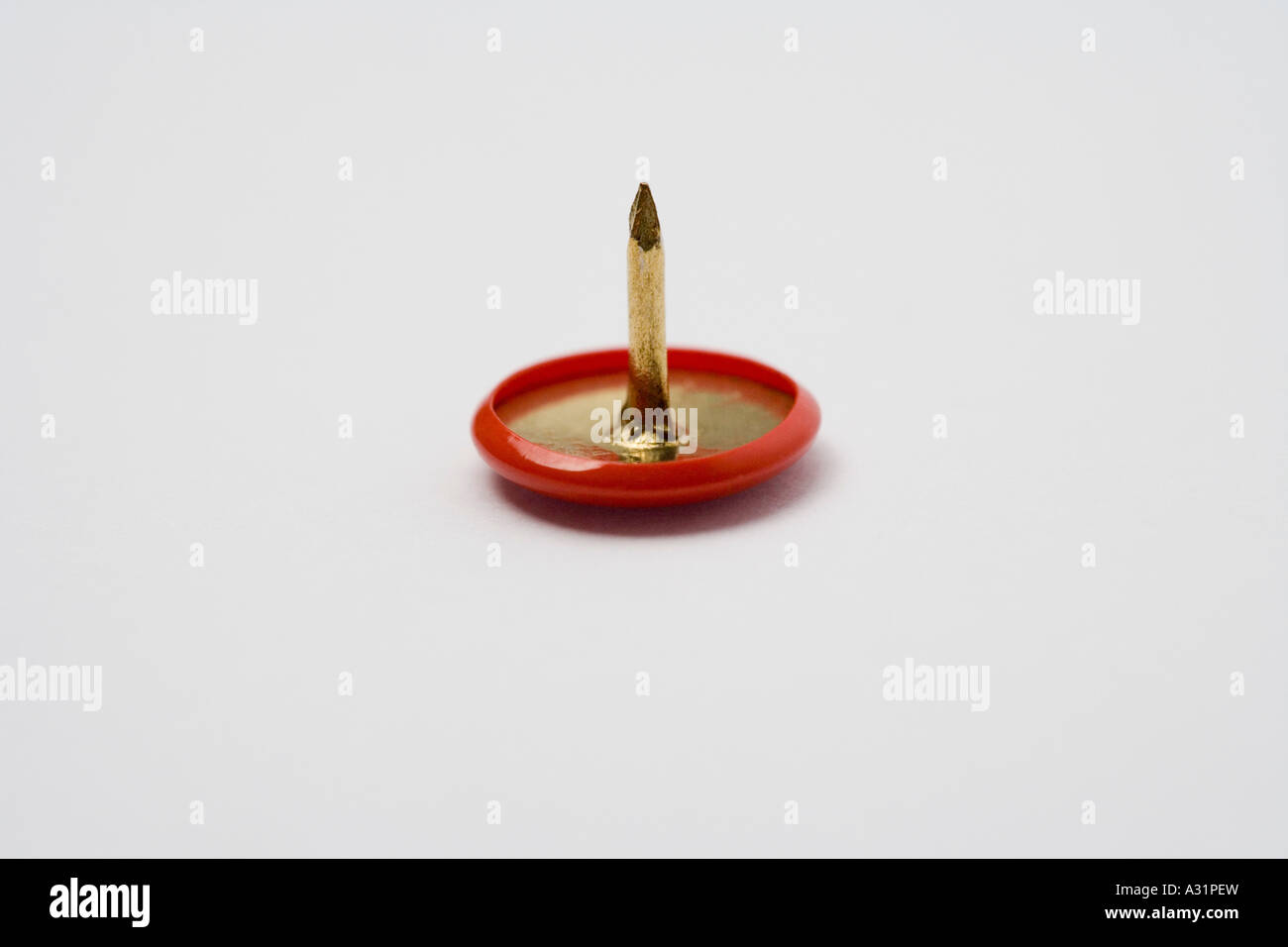 Single drawing pin Stock Photo - Alamy