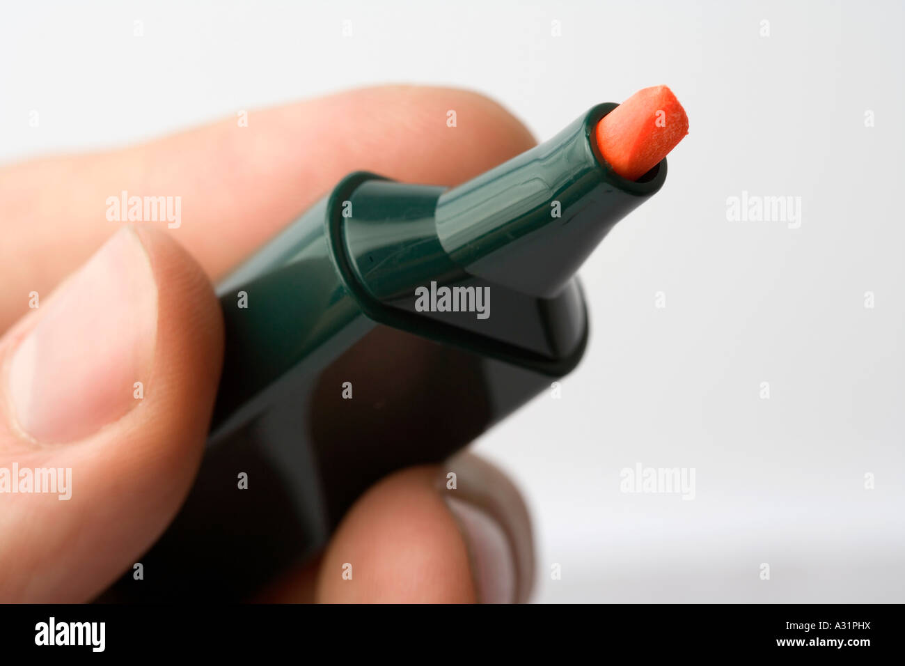 Hand holding highlighter pen Stock Photo - Alamy