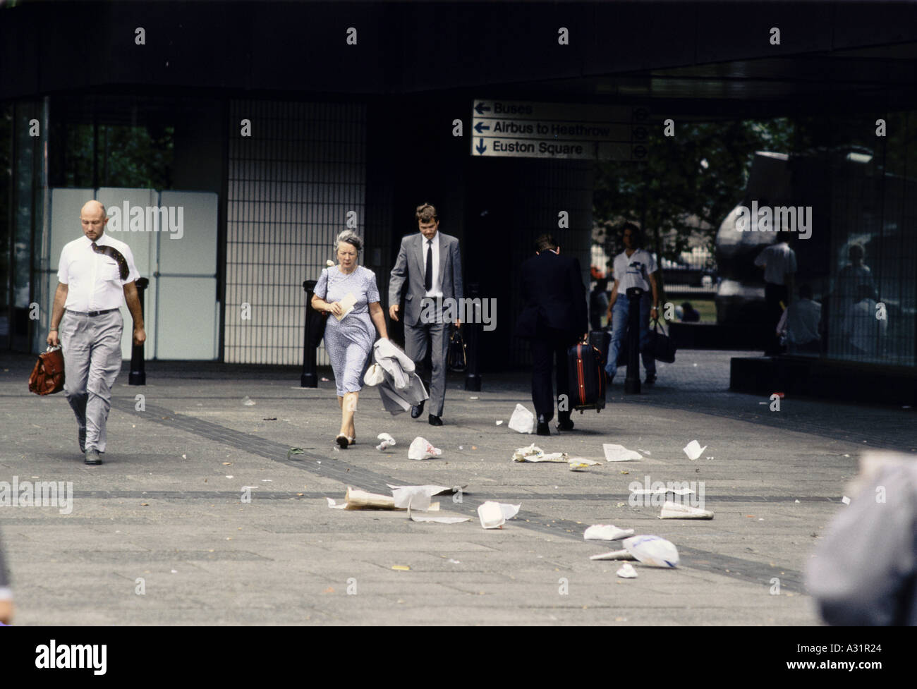 litter at euston british rail station london 1992 1992 Stock Photo - Alamy