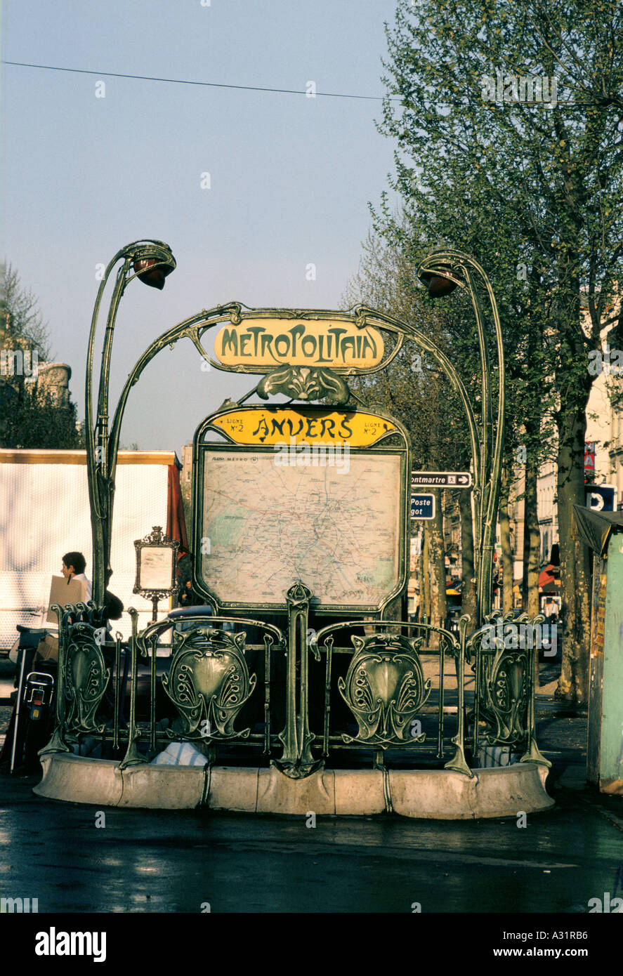 paris metro underground station Stock Photo - Alamy