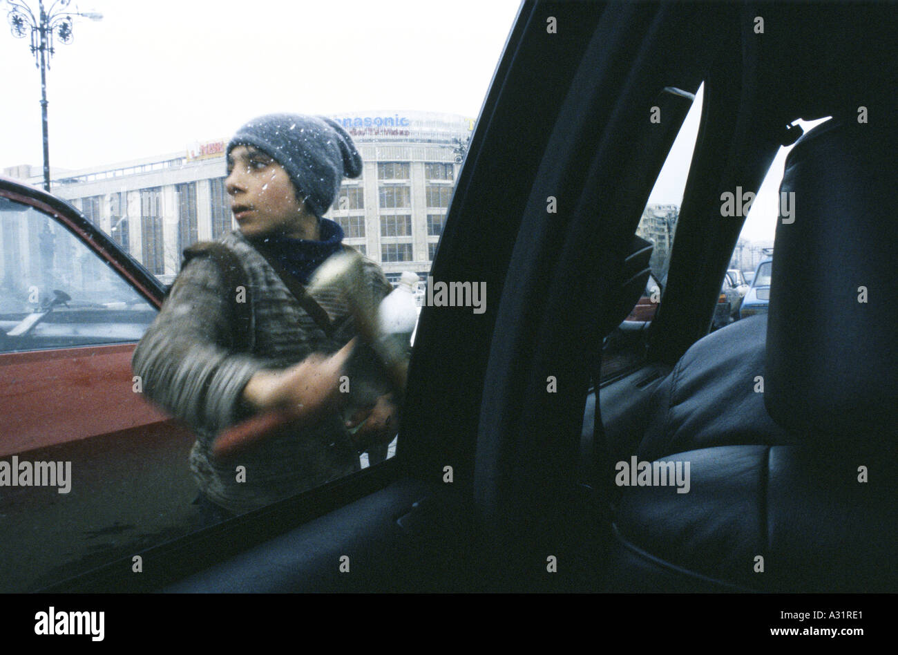 Romanian street child hi-res stock photography and images - Alamy