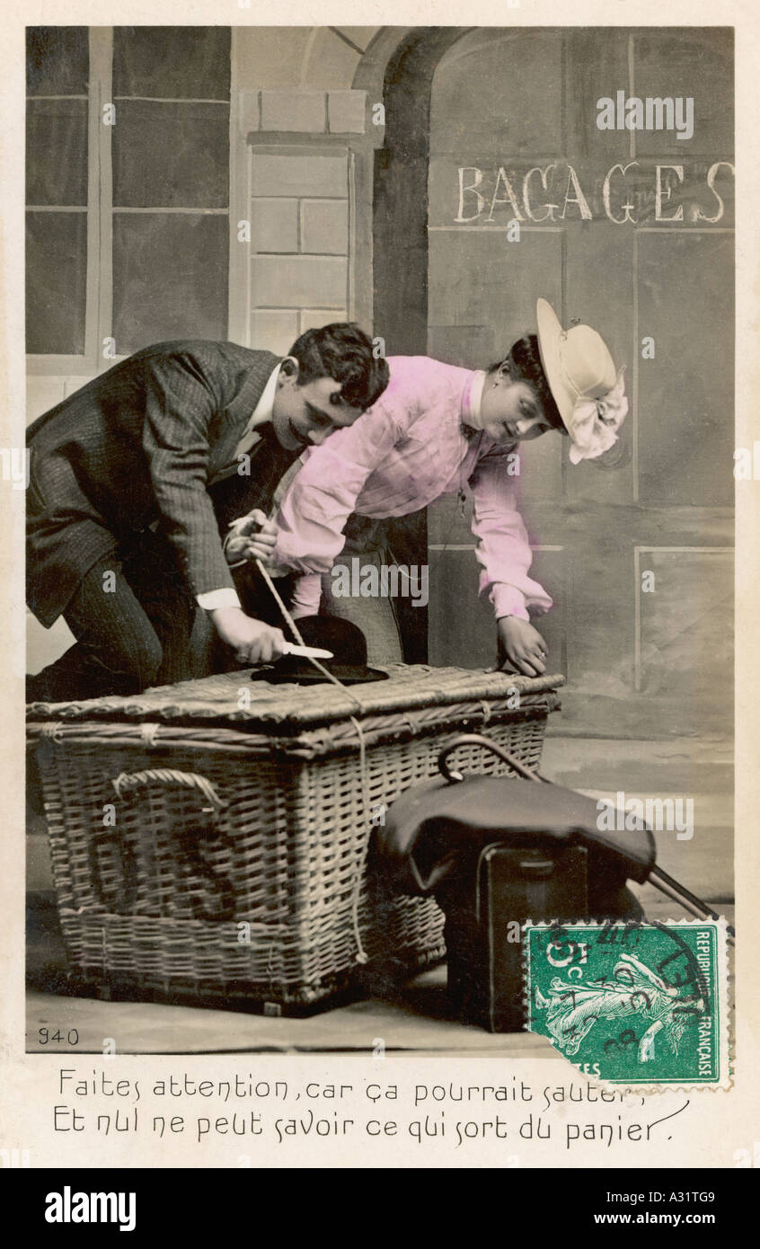 Open hamper hi-res stock photography and images - Alamy