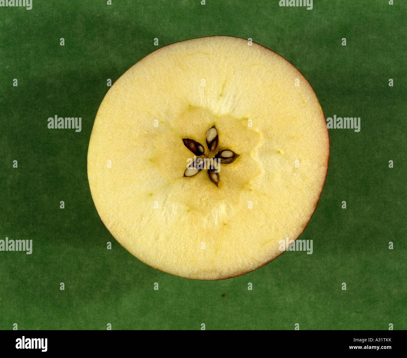 Half center round apple hi-res stock photography and images - Alamy