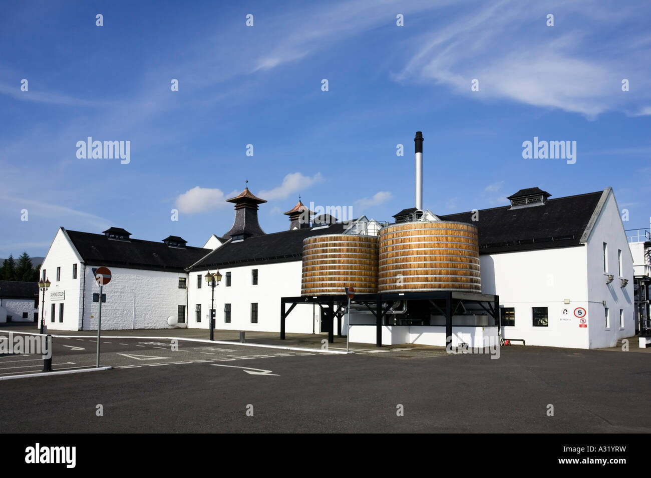 Dalwhinnie Whisky Distillery in Scotland Stock Photo - Alamy