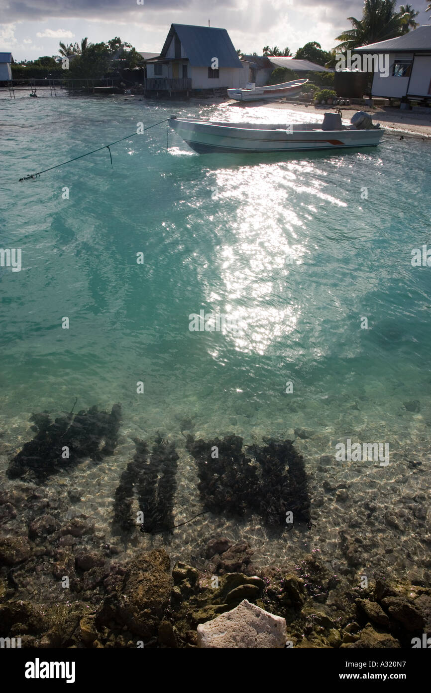 Takaroa atoll hi-res stock photography and images - Alamy