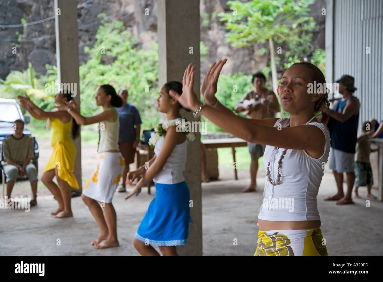 Marquesan woman hi-res stock photography and images - Alamy