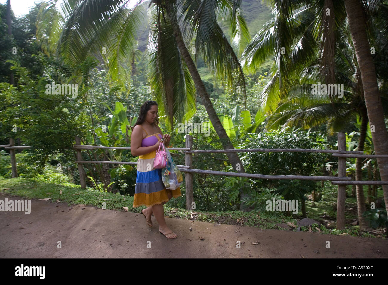 Marquesan woman hi-res stock photography and images - Alamy