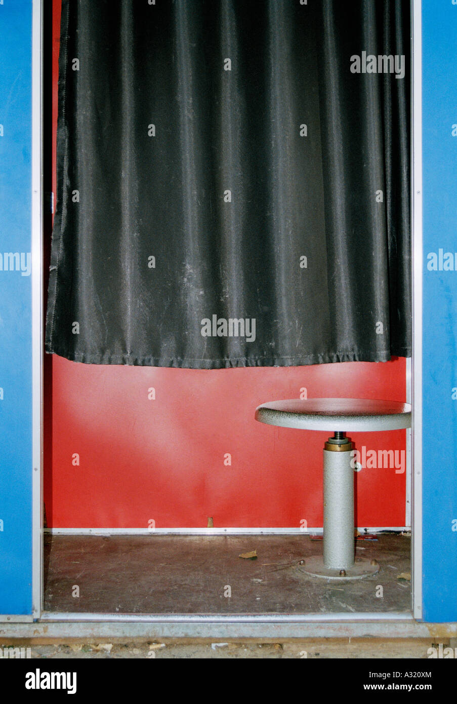 Empty photo booth Stock Photo - Alamy