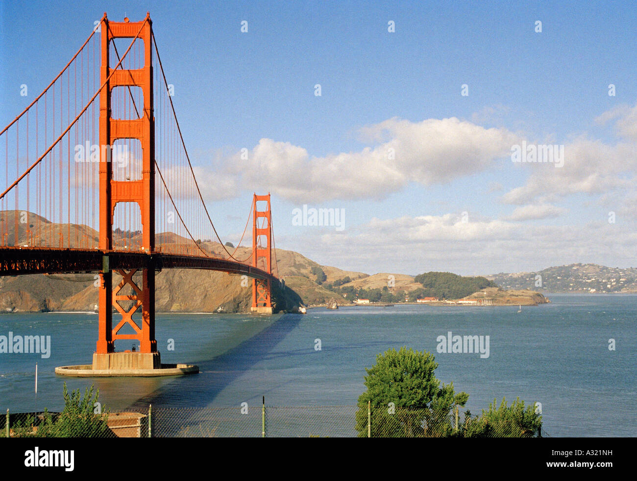 Mountain range golden gate bridge hi-res stock photography and images ...