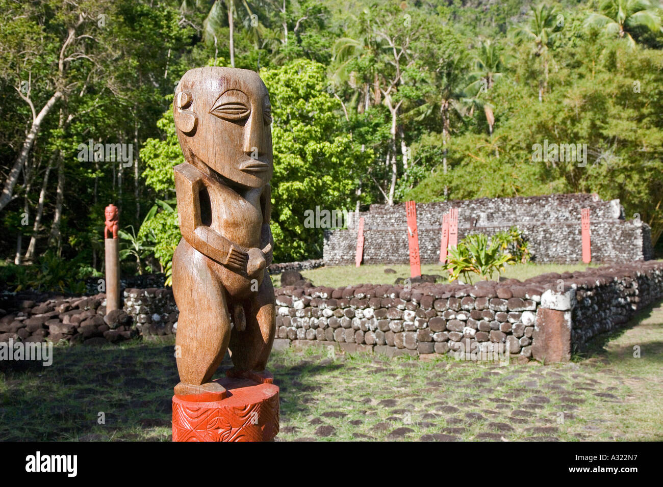 Tiki marae hi-res stock photography and images - Alamy