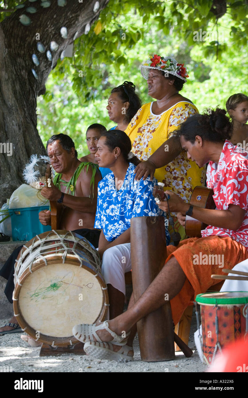 Welcome ceremony Polynesian dancer Tiputa Rangiroa Tuamotu Islands ...