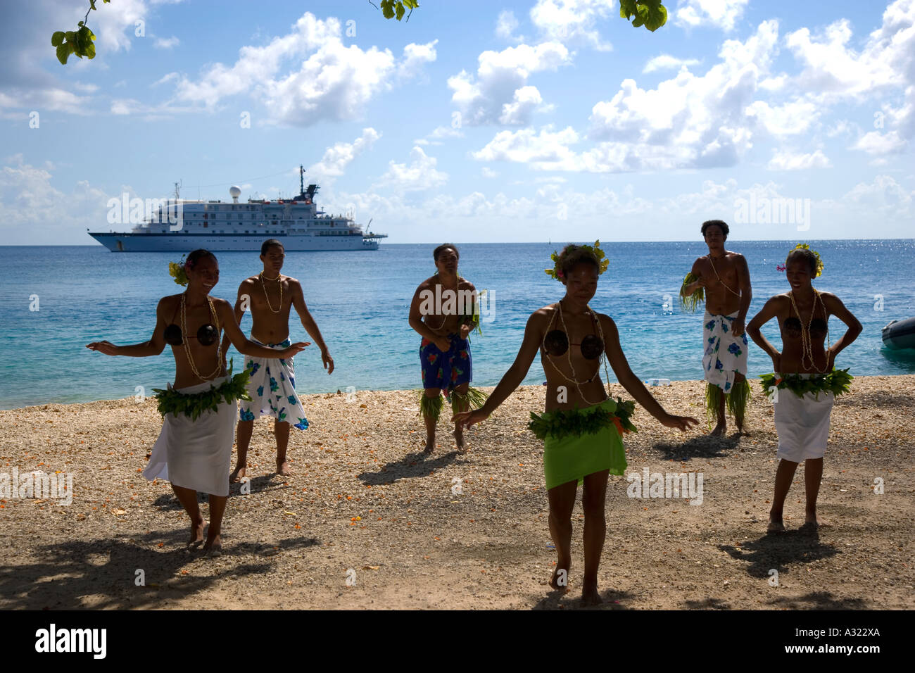 Welcome ceremony Polynesian dancer Tiputa Rangiroa Tuamotu Islands ...