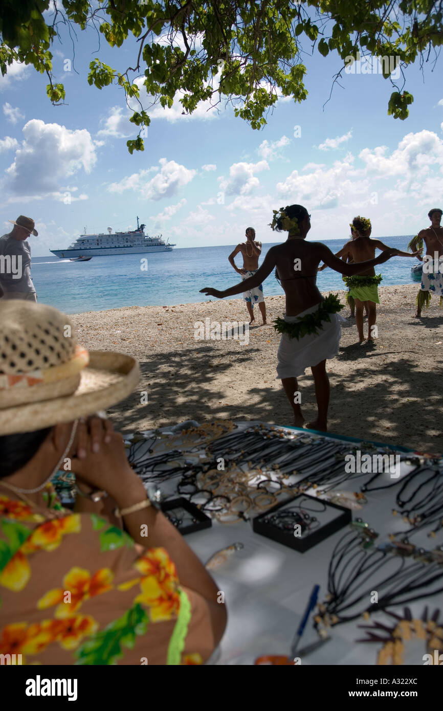 Welcome ceremony Polynesian dancer Tiputa Rangiroa Tuamotu Islands ...