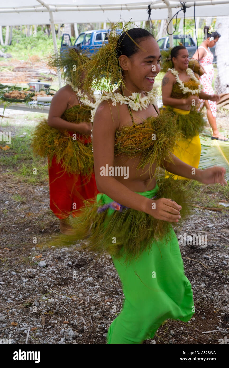 Polynesian dancers Fakarava Tuamotu Islands French Polynesia Editorial ...
