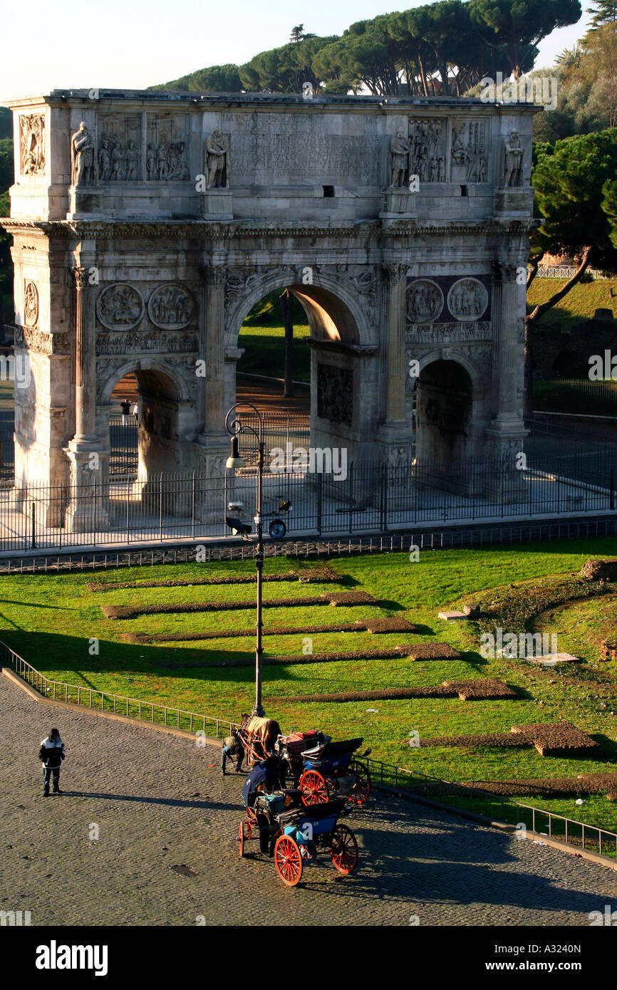 Tourist Carriages by the Arch of Constantine Rome Italy Stock Photo - Alamy