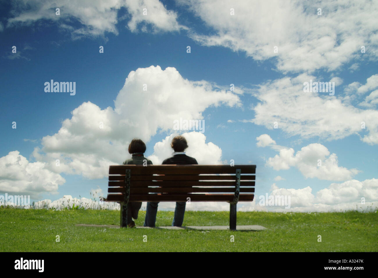 a couple sat on a bench Stock Photo - Alamy