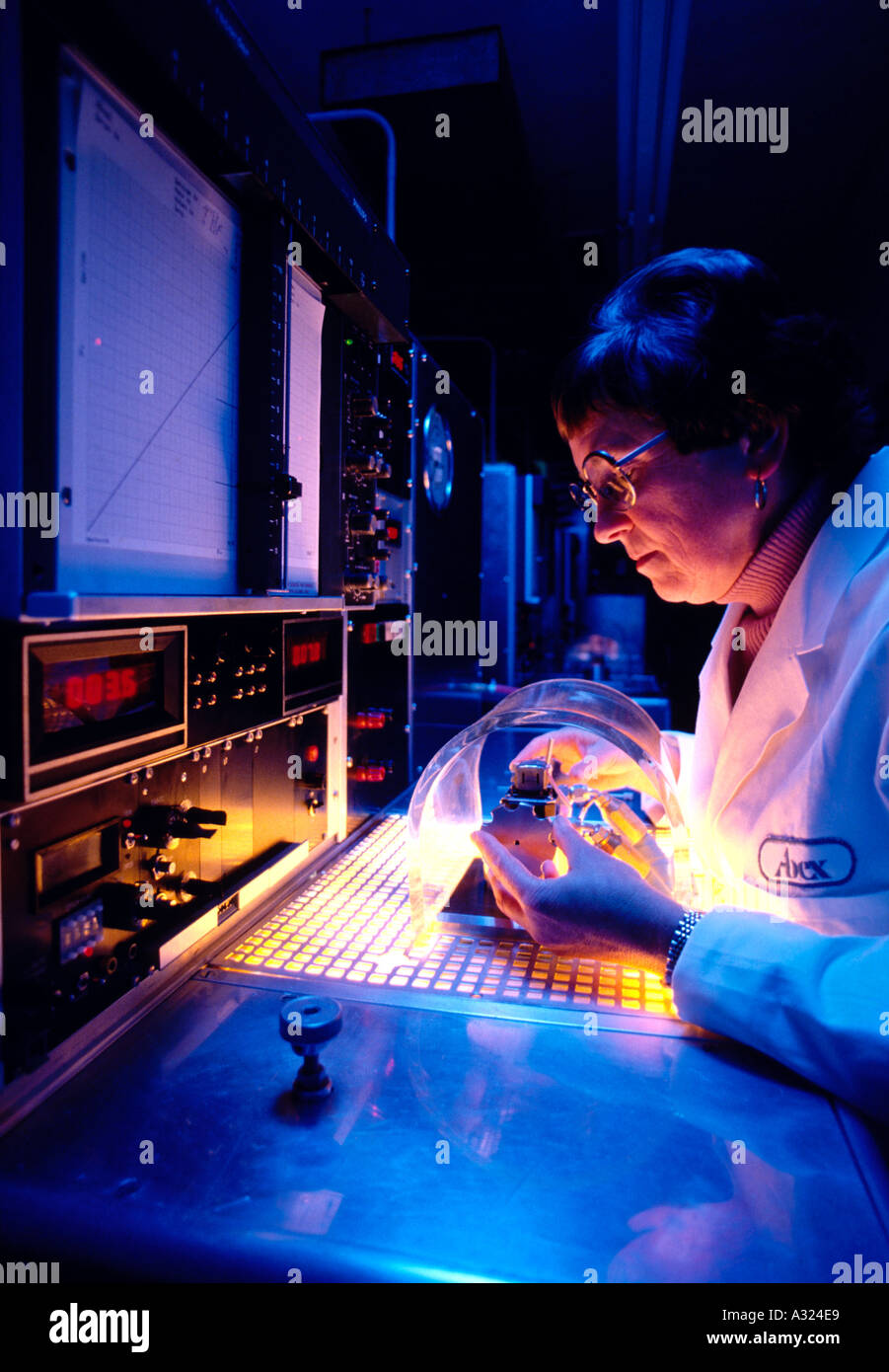 Lab clean room worker technician hi-res stock photography and images ...