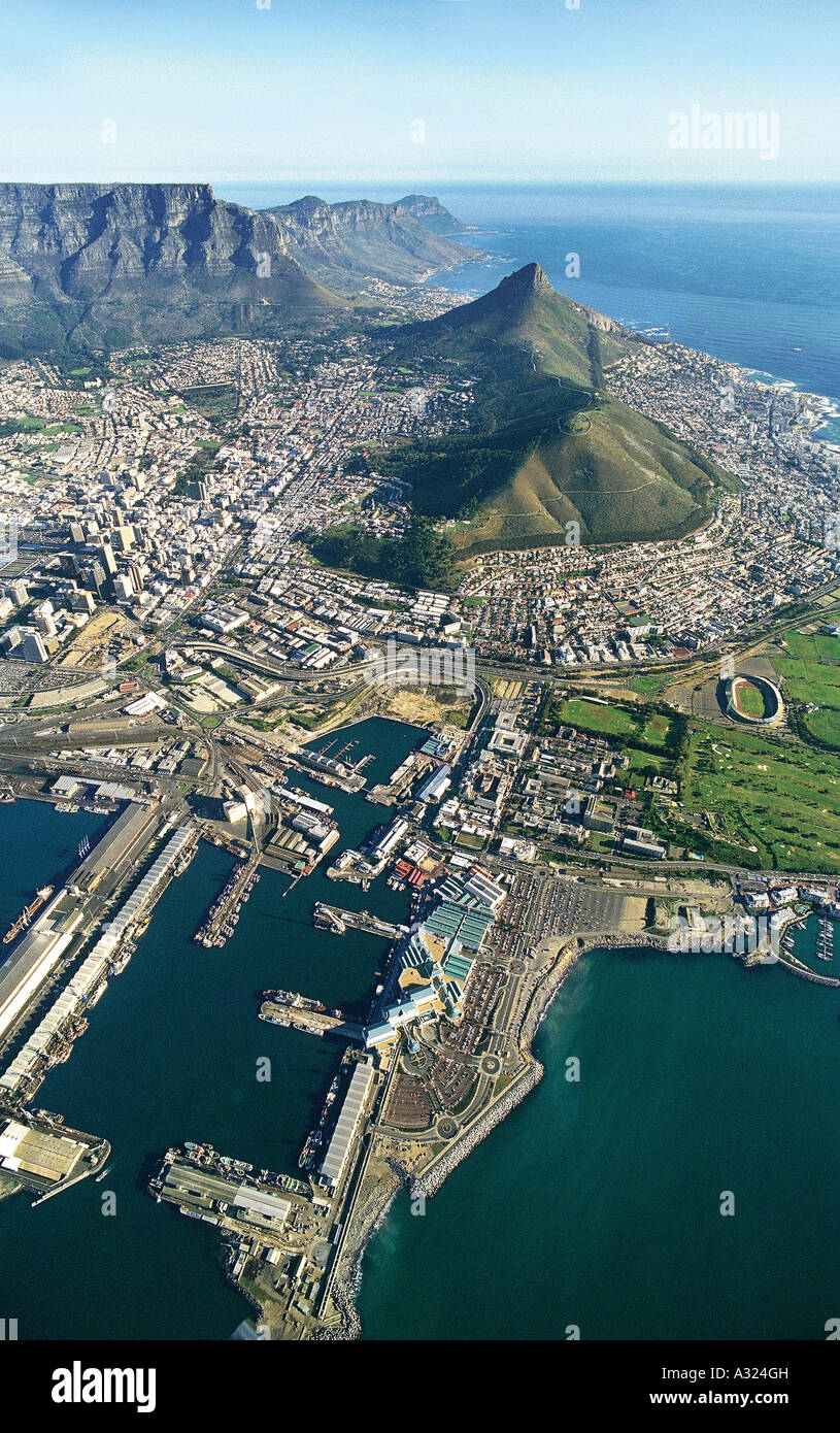 Table Bay Harbour with Victoria & Alfred Waterfront, Cape Town, South ...