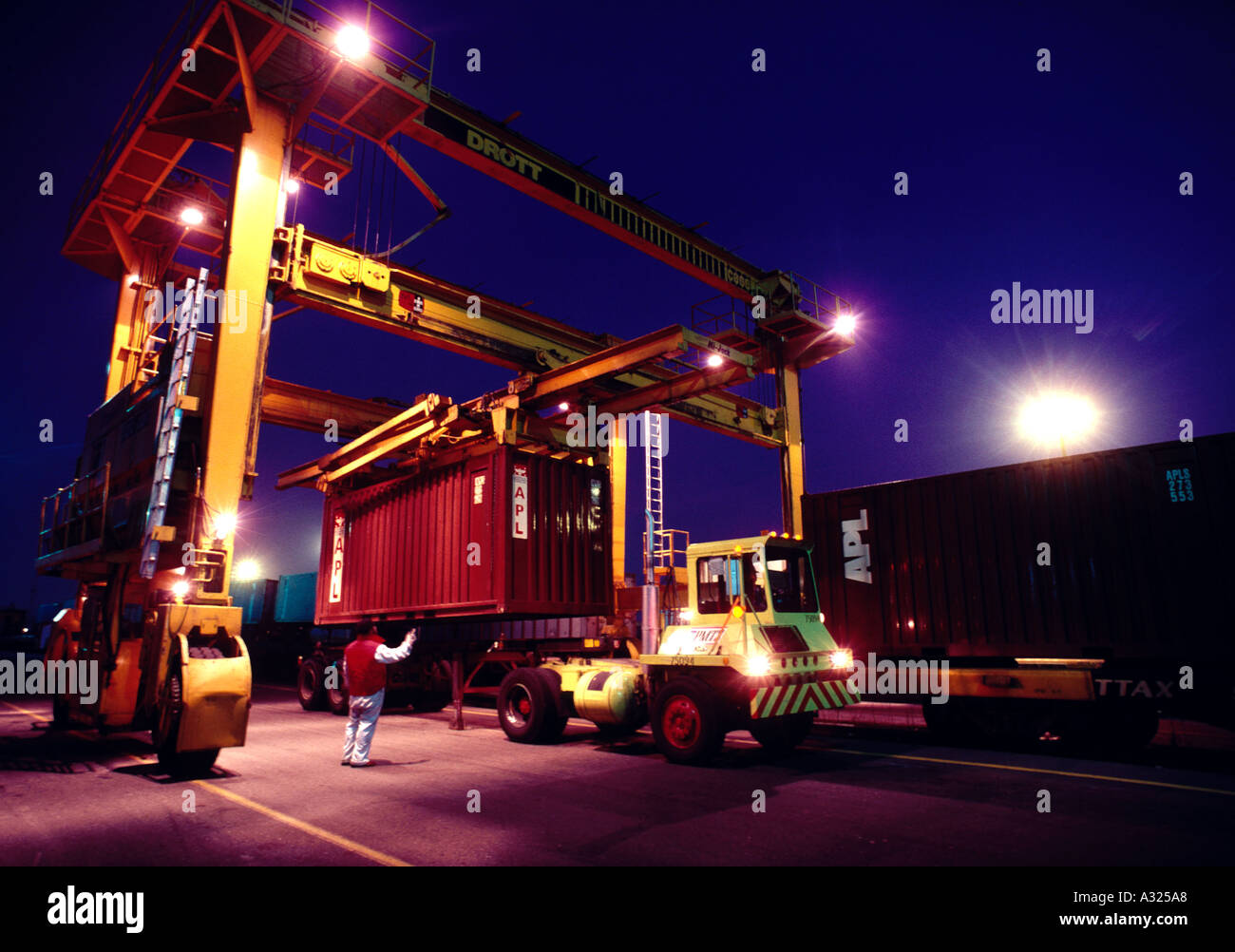 Man carrying cargo loading onto hi-res stock photography and images - Alamy
