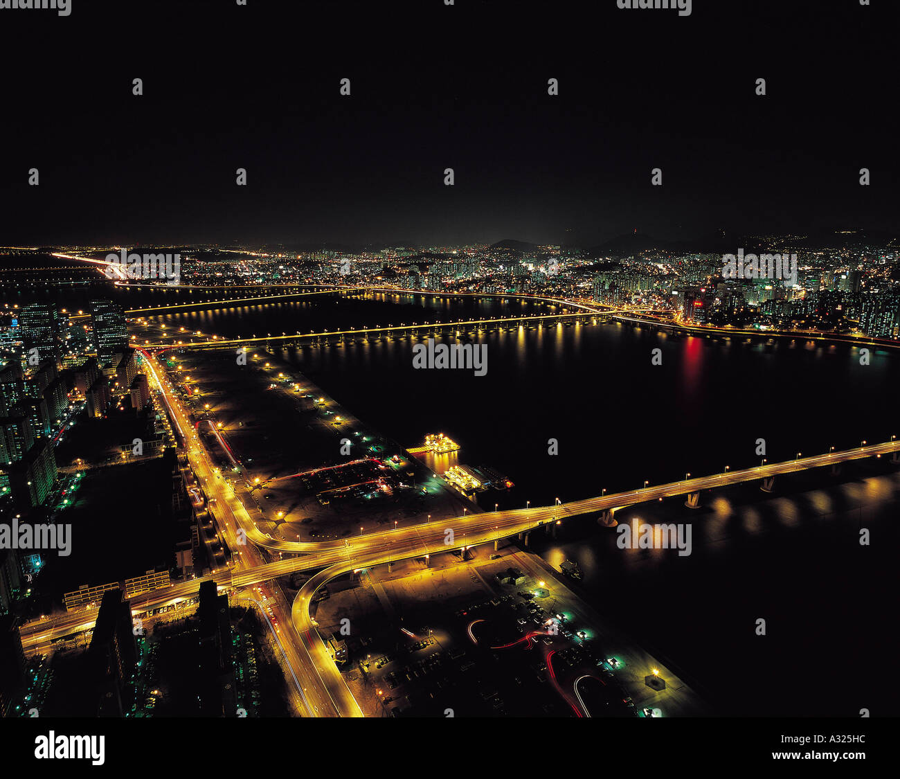 Bridges over the Han River glittering at night Stock Photo - Alamy