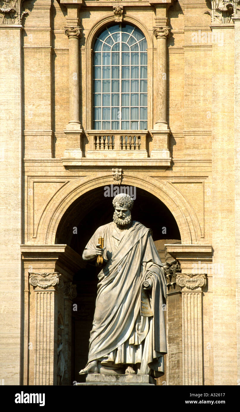 Statue of St Peter Vatican Rome 3 Stock Photo - Alamy