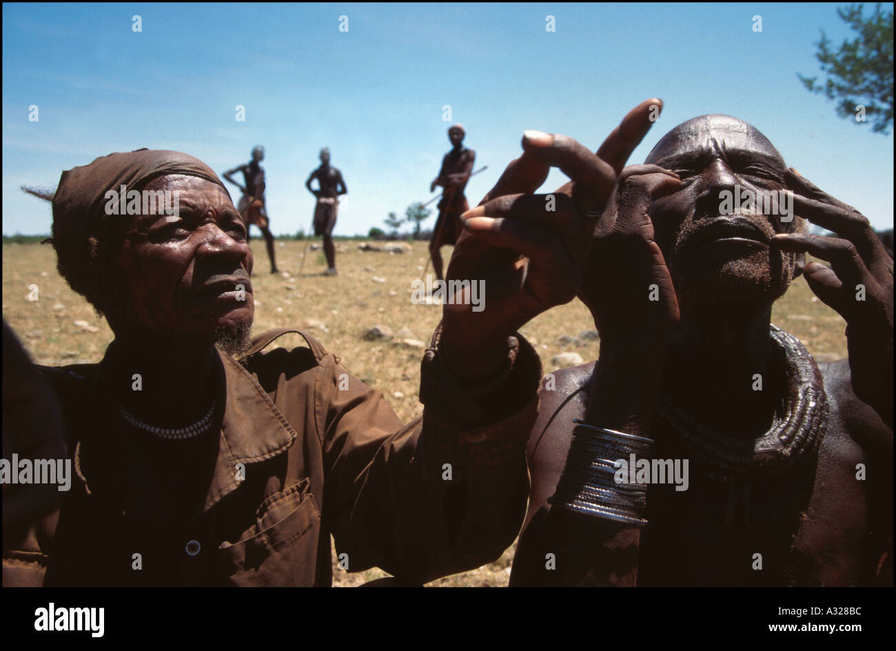NAMIBIA Himba tribesmen Stock Photo - Alamy
