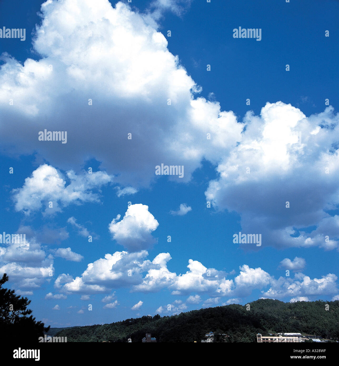 Towering mass of clouds are on the mountain Stock Photo - Alamy