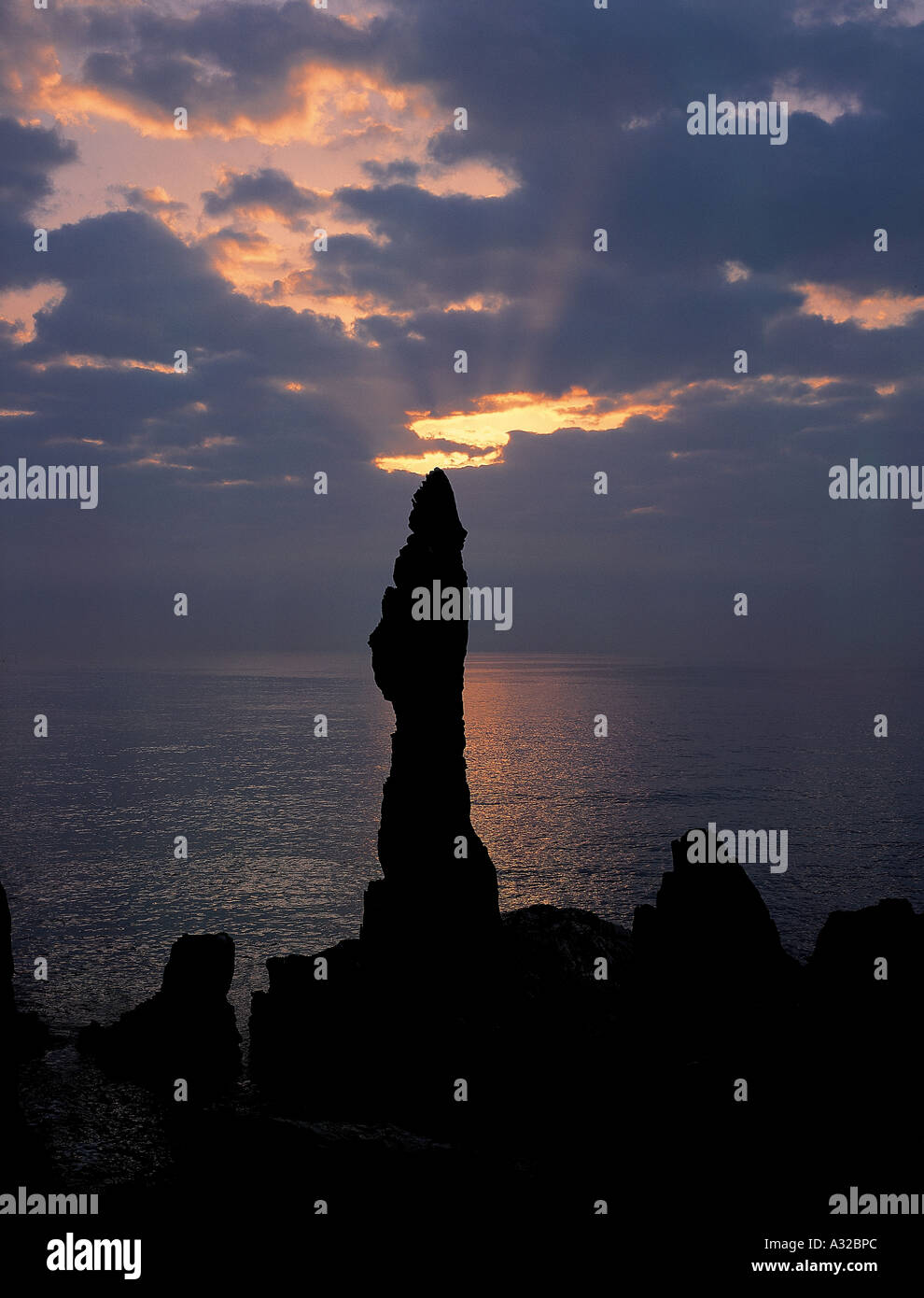 Cadle light hi-res stock photography and images - Alamy