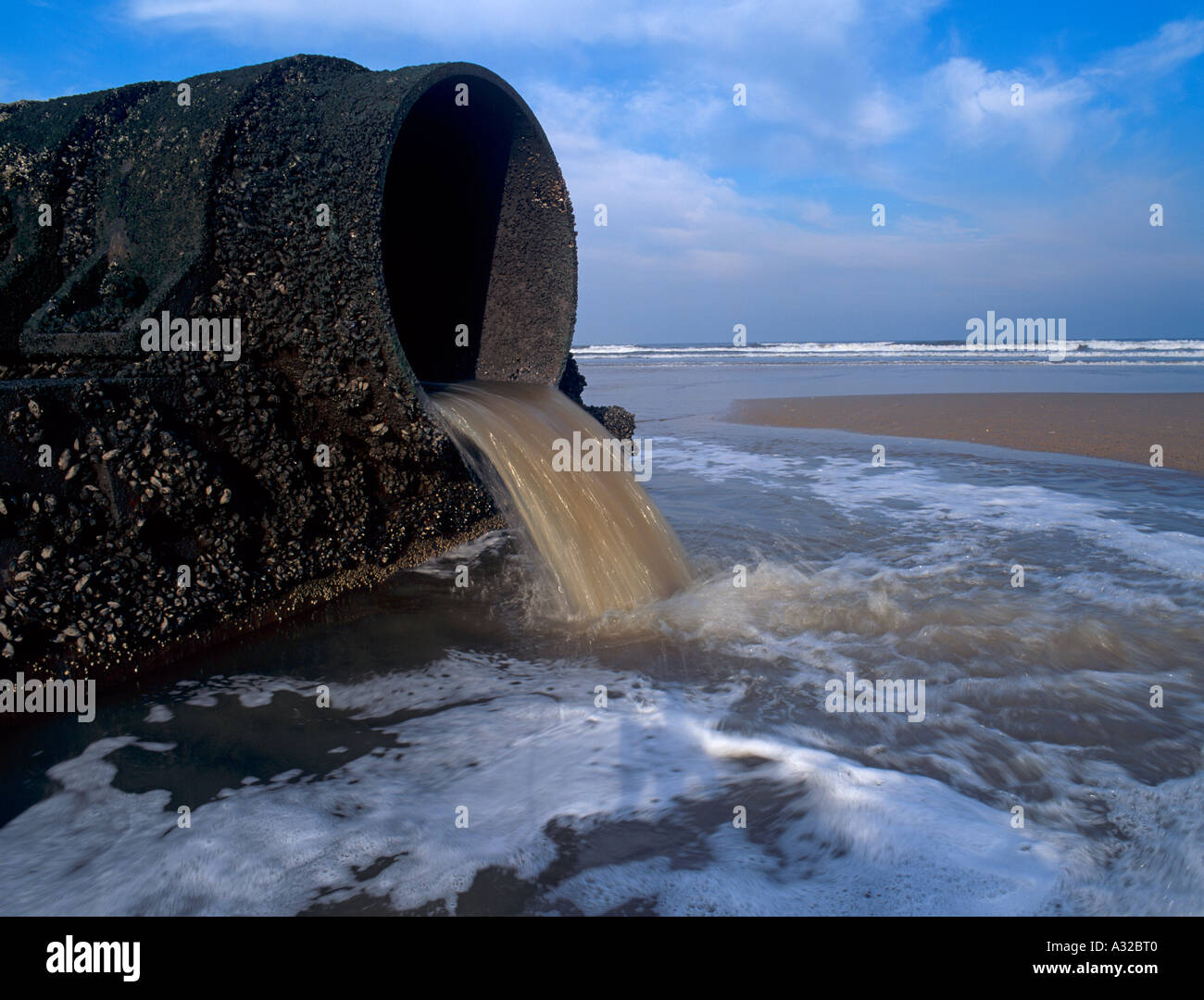 Sewage outfall uk hi-res stock photography and images - Alamy