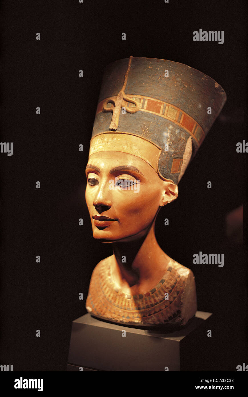 Nefertiti hi-res stock photography and images - Alamy