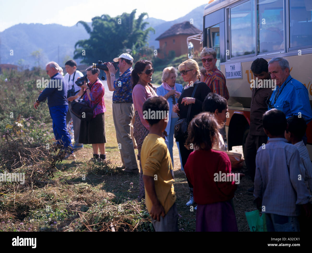 Begging children hi-res stock photography and images - Alamy