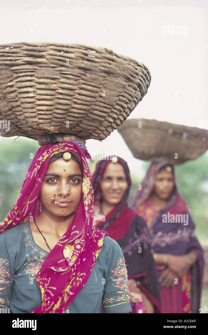 Chilli pickers hi-res stock photography and images - Alamy