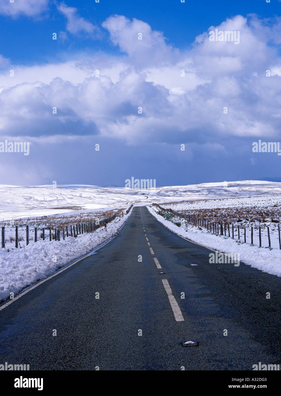 Clear road through snowy landscape Denbigh Moor North Wales Stock Photo ...