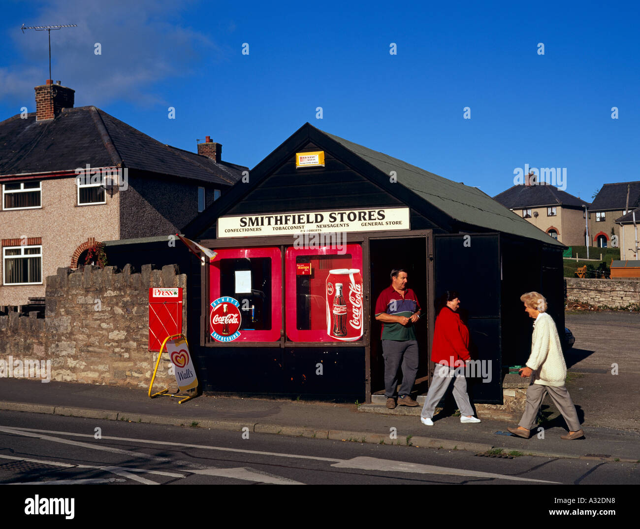 Old fashioned corner shop hi-res stock photography and images - Alamy