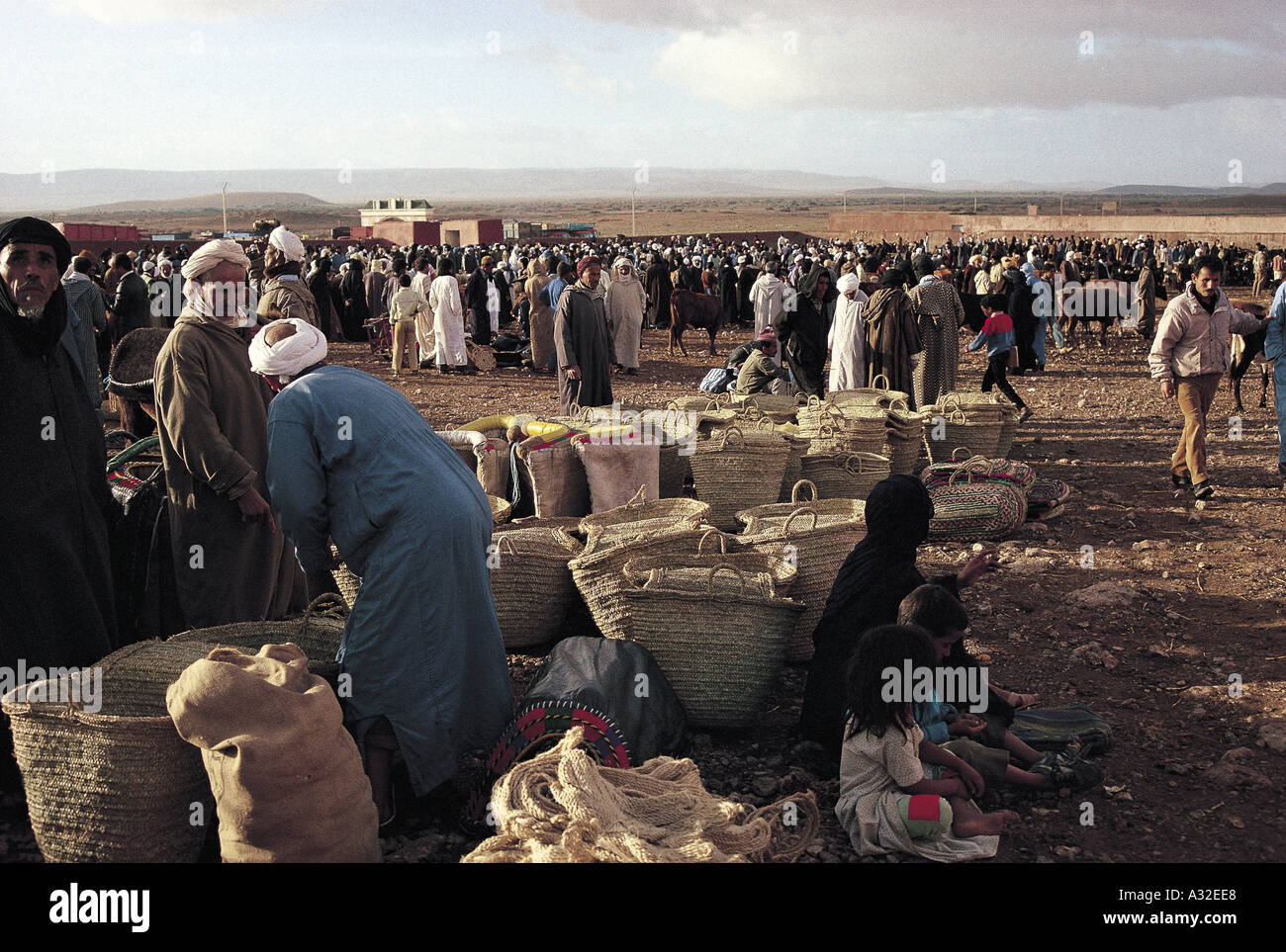 Traders setting up a market in the southern Sahara of Morocco Stock ...