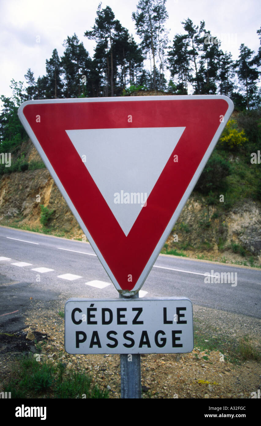 Cedez le Passage French give way road sign Stock Photo - Alamy