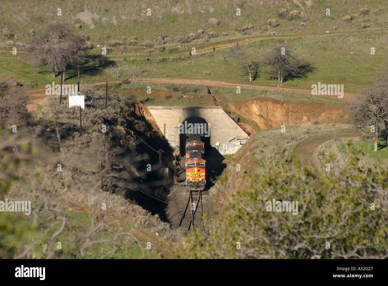 Railway tunnel northern california hi-res stock photography and images ...