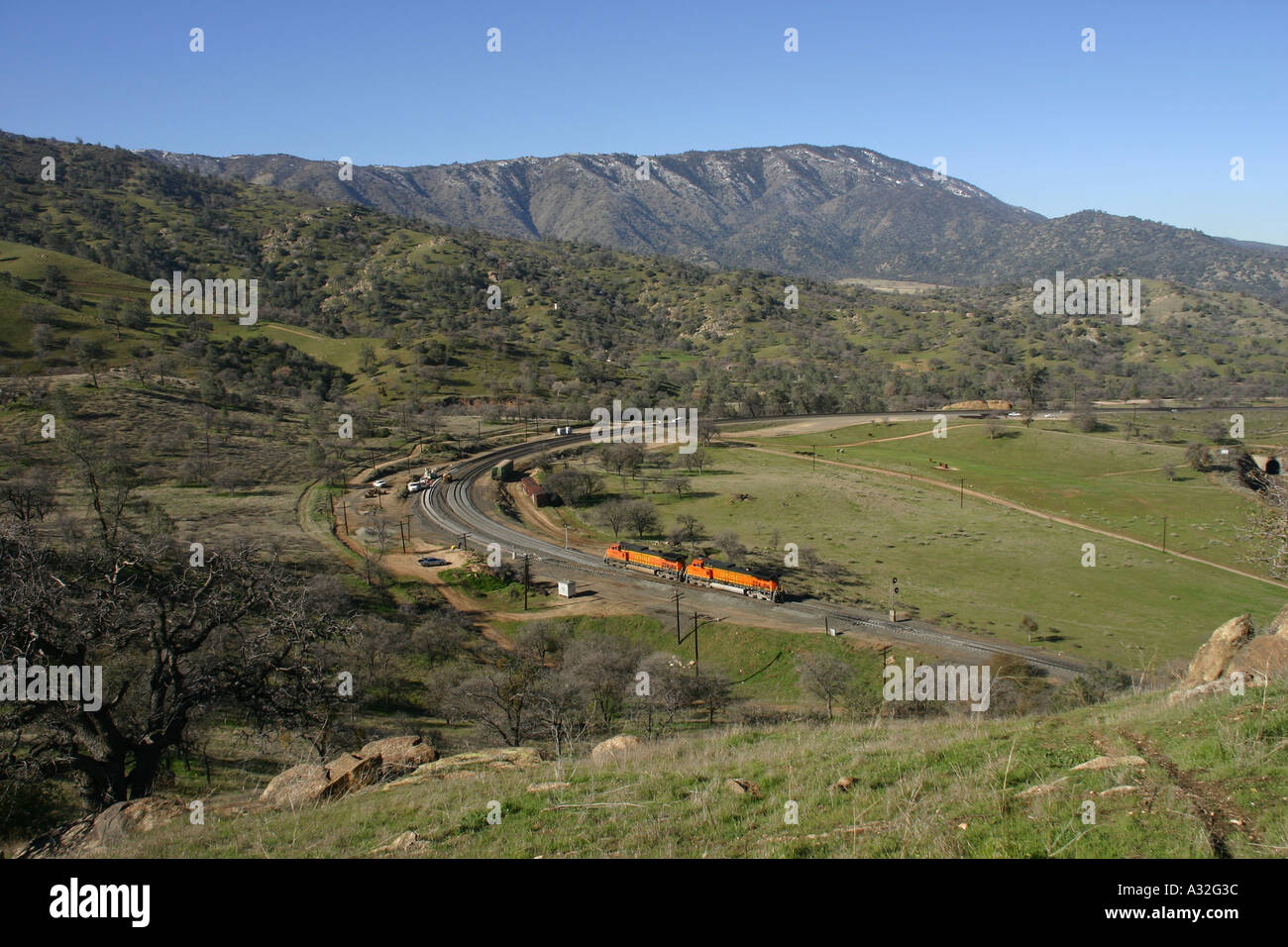 Tehachapi mountain railroad hi-res stock photography and images - Alamy
