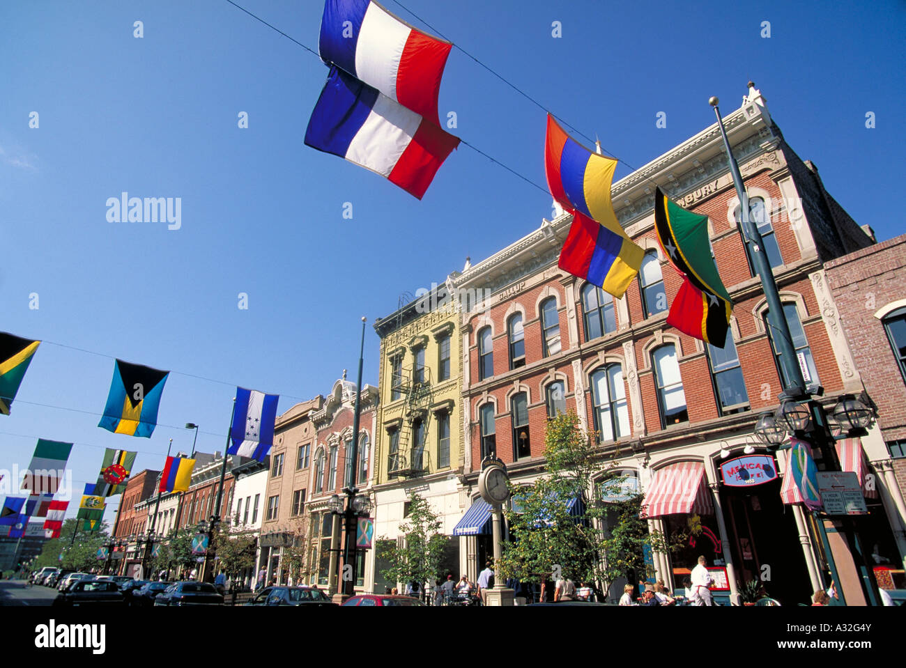 Elk267 1691 Colorado Denver Larimer Square street scene Stock Photo - Alamy