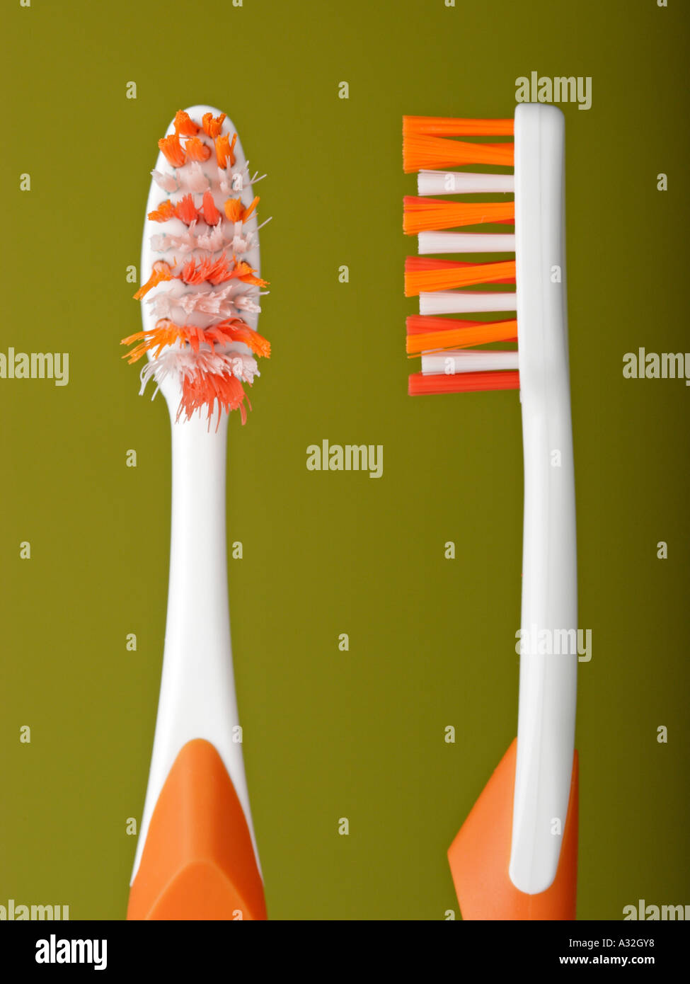 Worn and new toothbrush side by side Stock Photo - Alamy