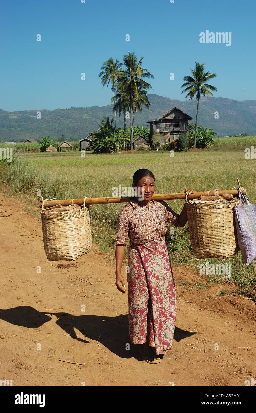 coming back from Nampam market Inle Lake Burma Myanmar Stock Photo - Alamy