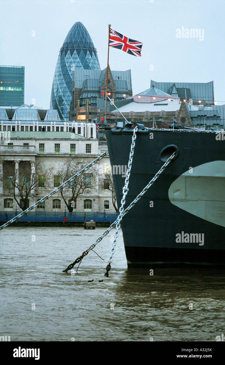 Warship building hi-res stock photography and images - Alamy