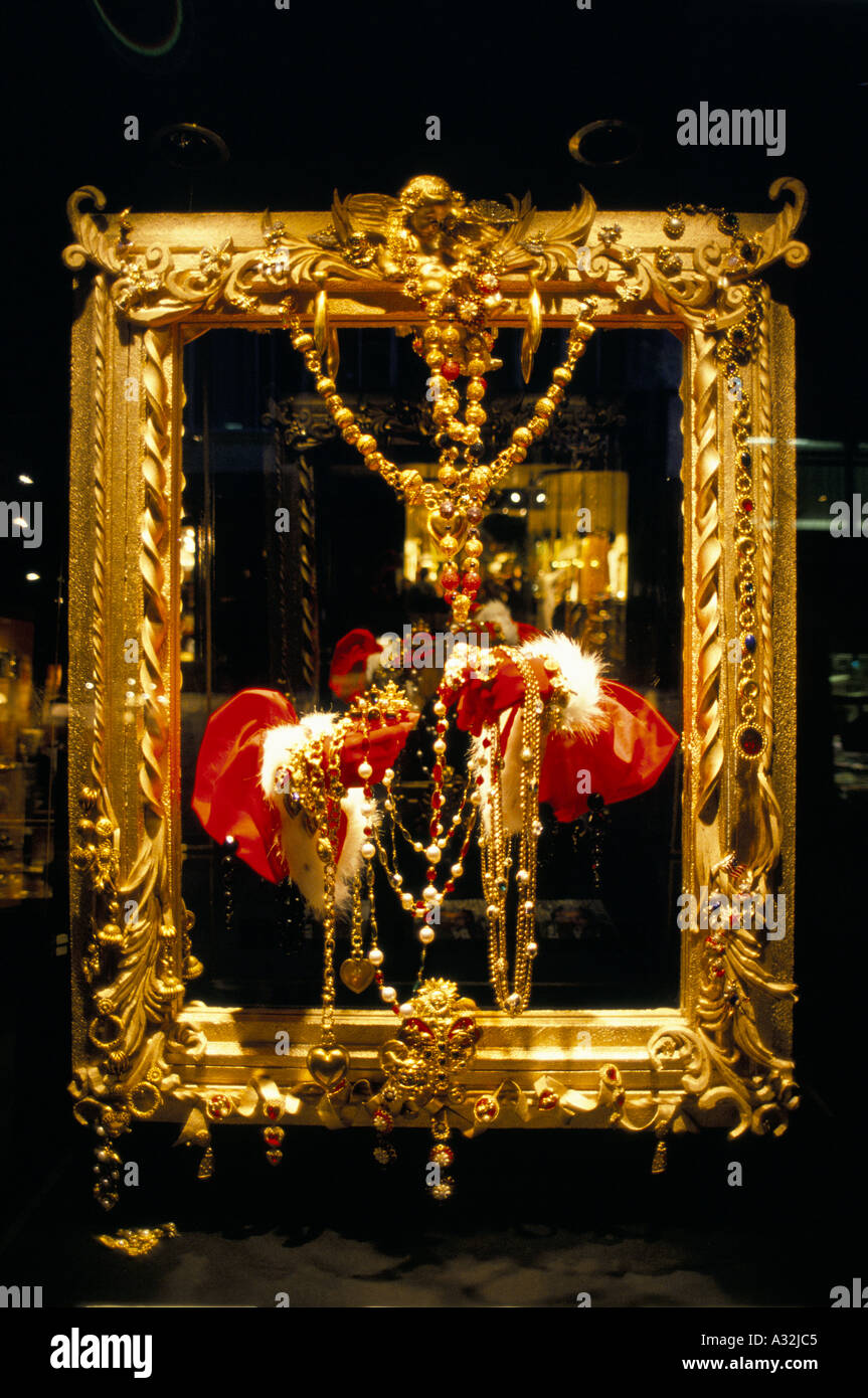 Butler and wilson hi-res stock photography and images - Alamy