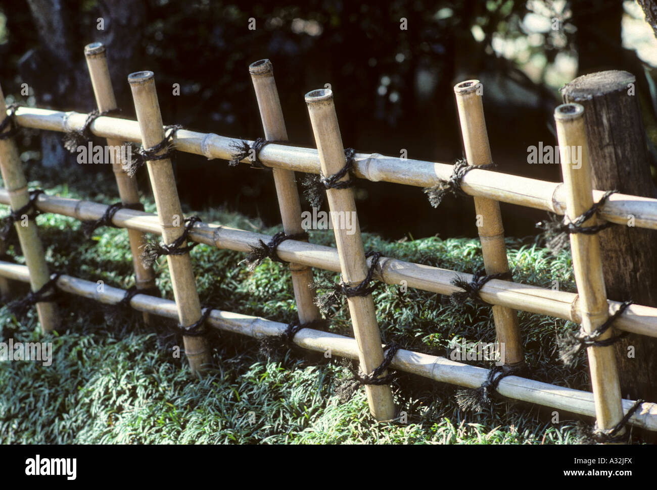 Japanese bamboo fence hi-res stock photography and images - Alamy