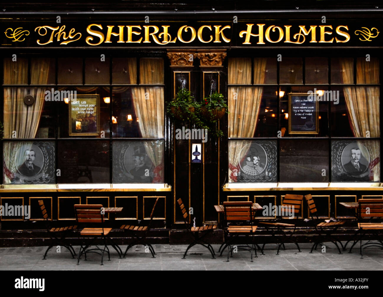 Sherlock holmes pub sign hi-res stock photography and images - Alamy