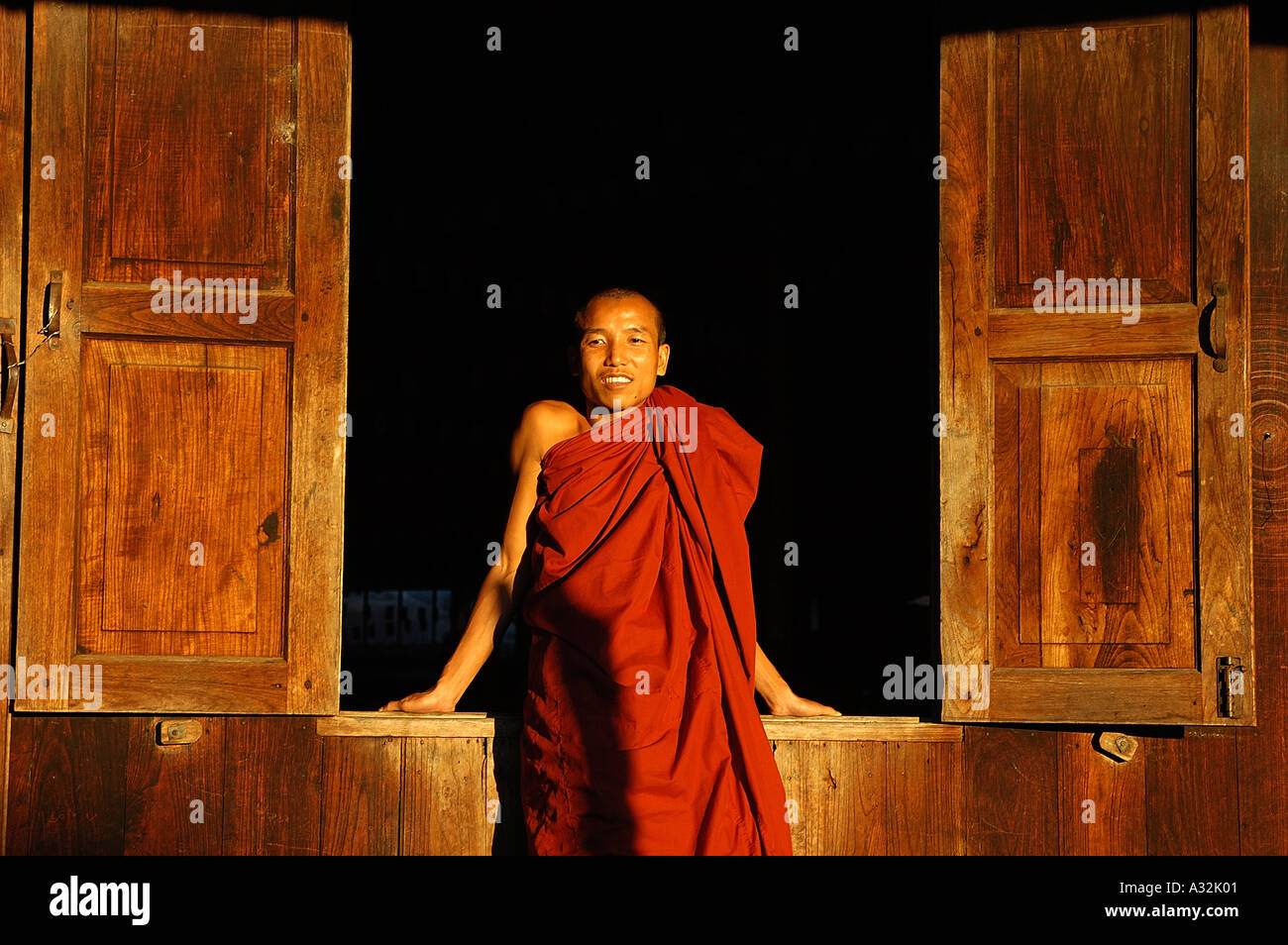 monk Jumping Cat Monastery Inle Lake Burma Myanmar Stock Photo - Alamy