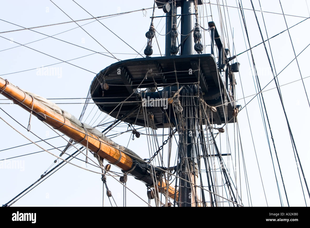 Galleon rigging hi-res stock photography and images - Alamy