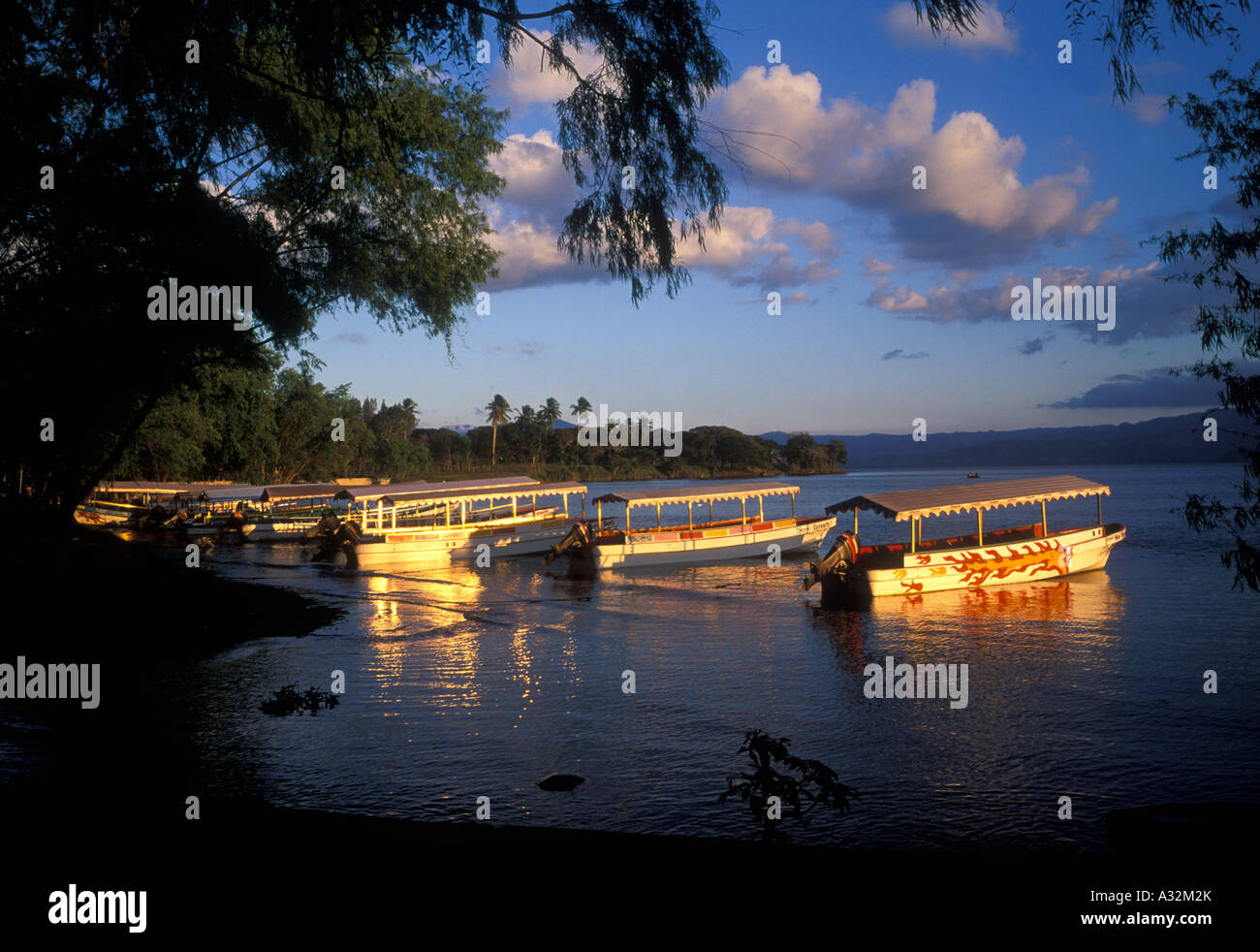 The lake at Catemaco, Mexico Stock Photo - Alamy